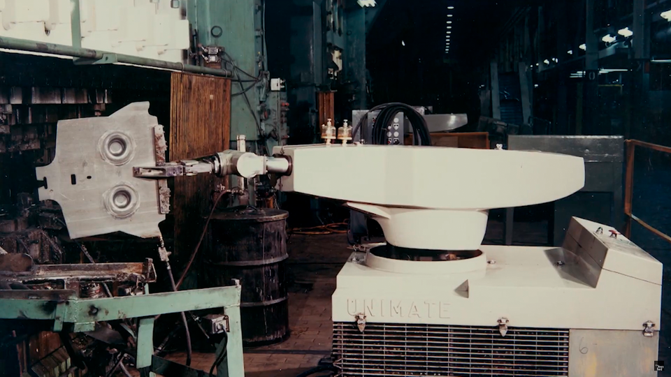 손떨림 없이 정확히 찔러···PUMA560, 의료로봇시대 열다